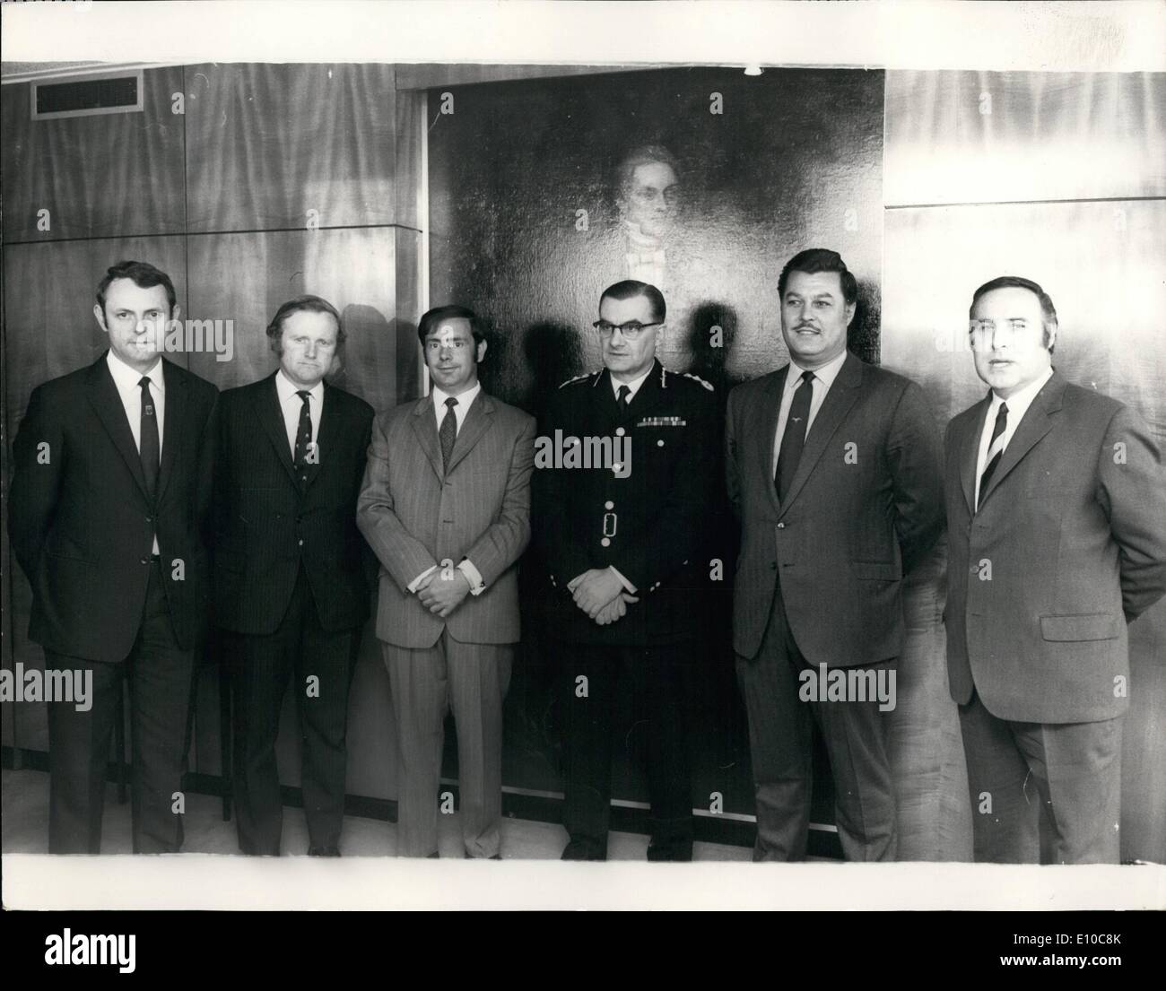 Jun. 06, 1972 - Team of flying squad detectives receive the Queen's ...