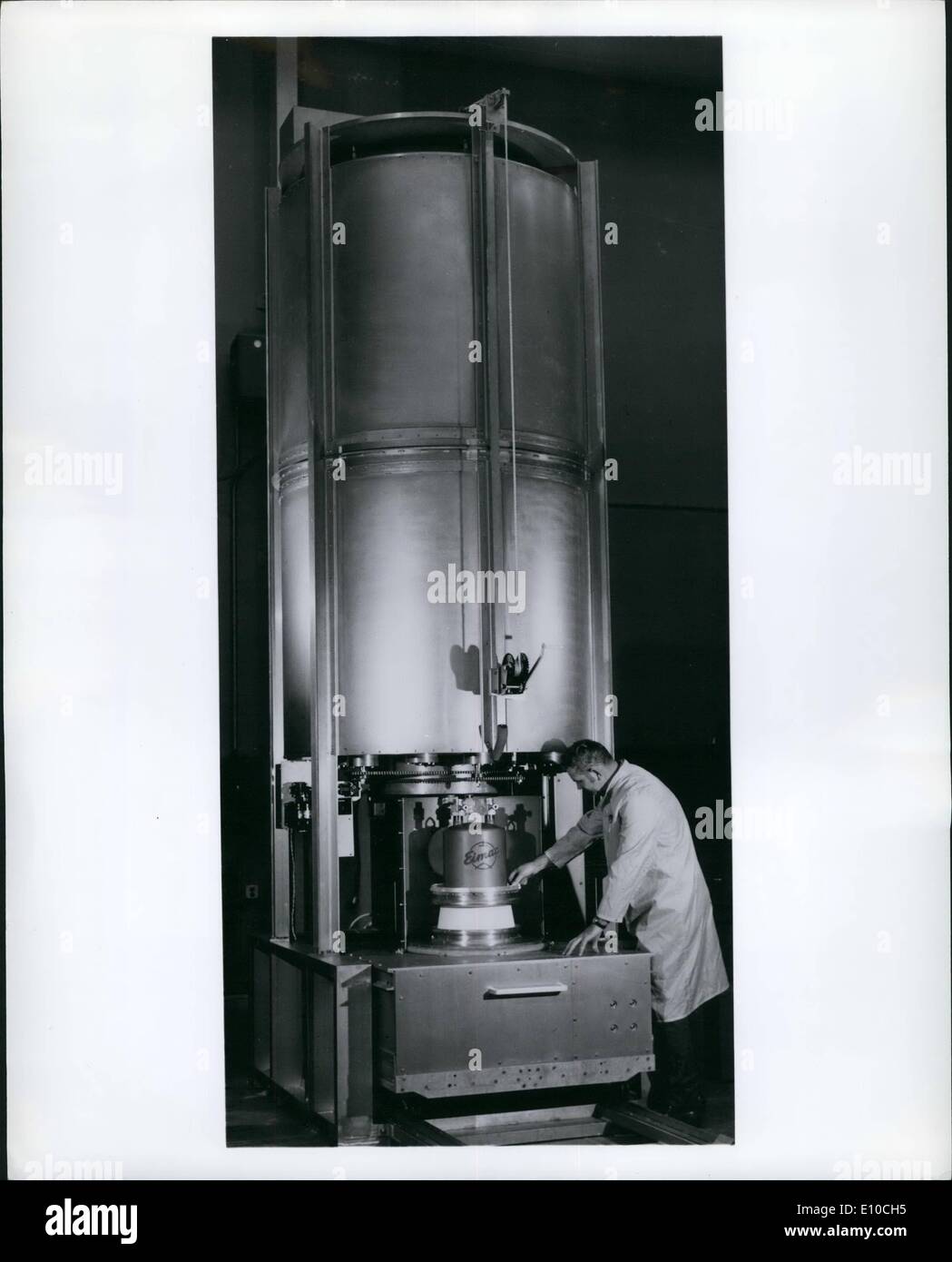 Apr. 04, 1972 - The World's most powerful radio transmitting Tube ...