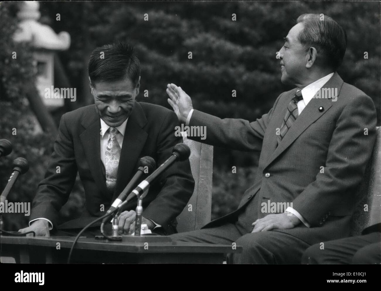 Apr. 04, 1972 - Prime Minister Sato Meets Japan's ''Hold-Out'' Soldier ...