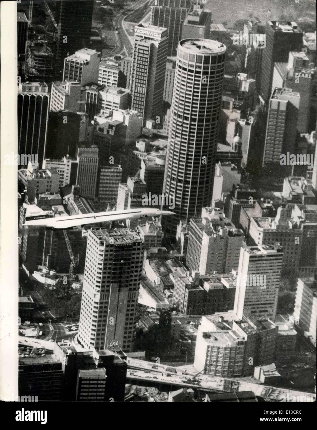 Jun. 27, 1972 - The Concorde flies over Sydney, Australia: The giant ...