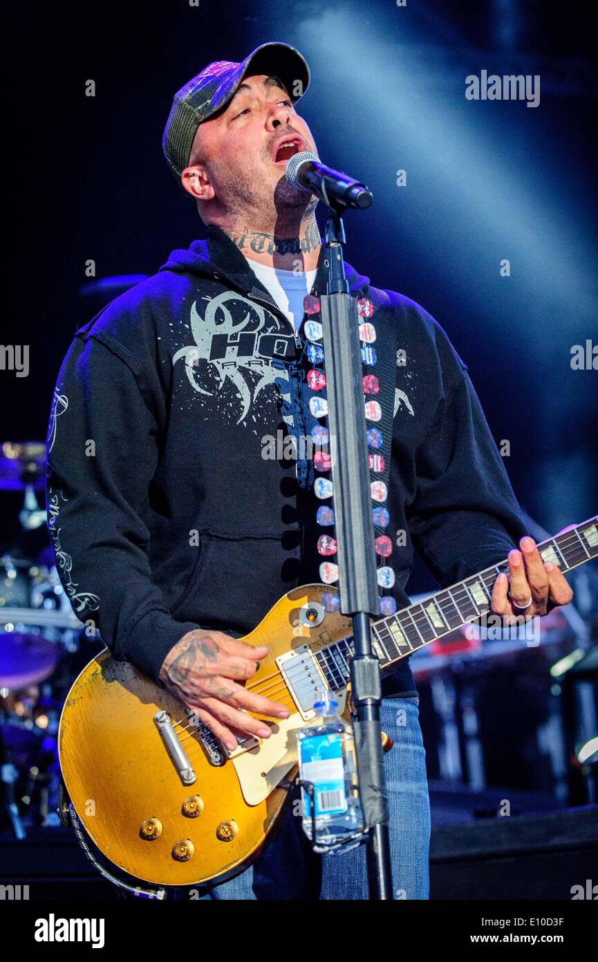 Staind band hi-res stock photography and images - Alamy