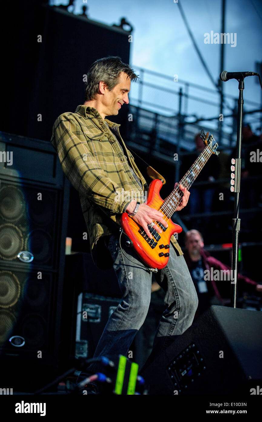 Staind band hi-res stock photography and images - Alamy