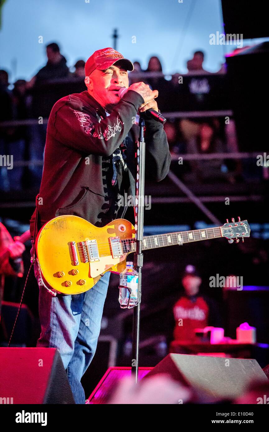 Columbus, Ohio, USA. 16th May, 2014. American rock band STAIND on stage ...