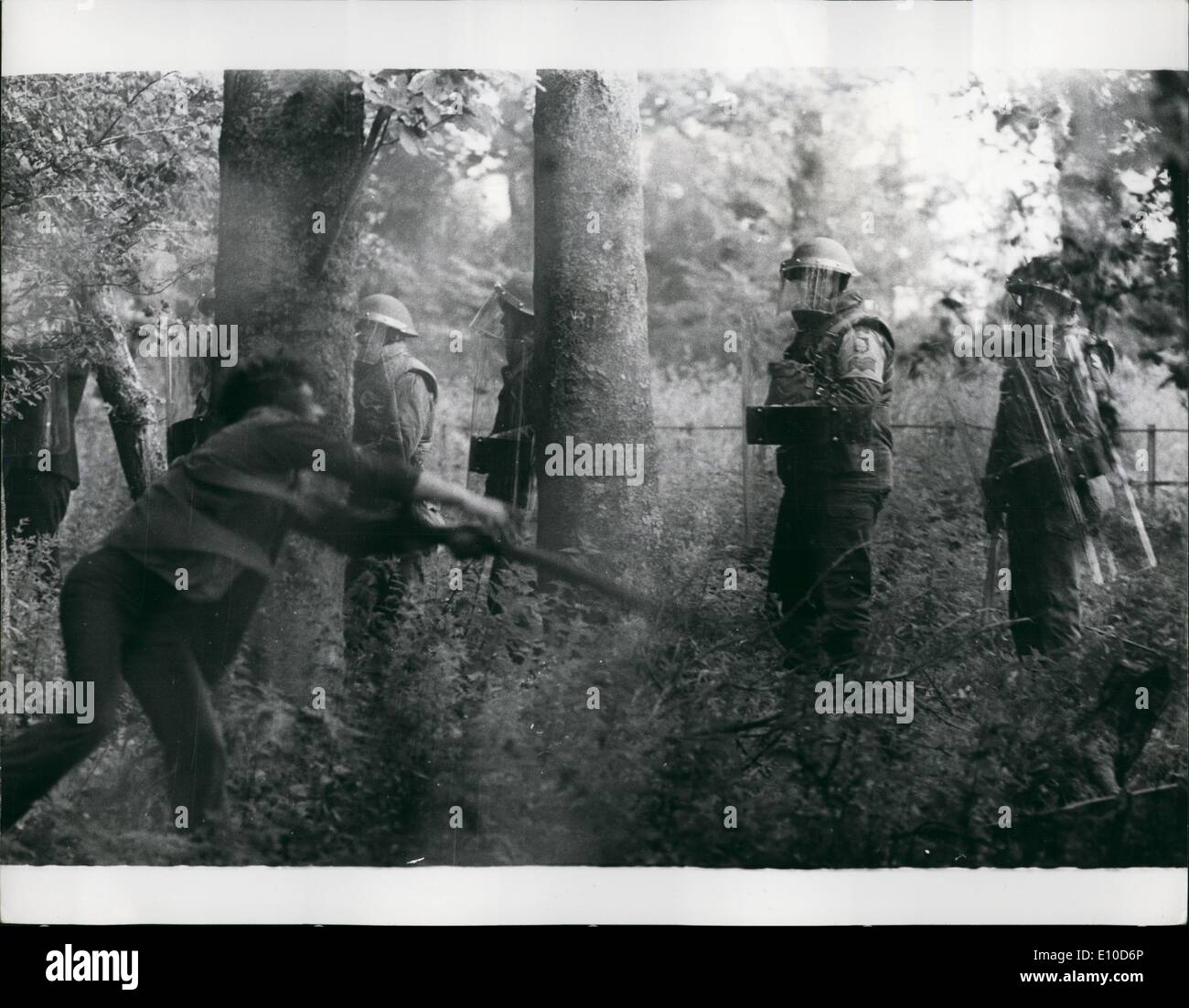 Jul. 07, 1972 - Irish Army stoned in sinn fein riot: Irish troops faced ...