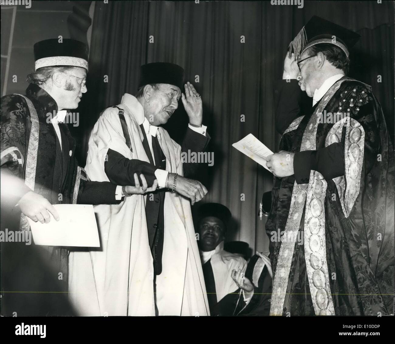 Sir Noel Coward High Resolution Stock Photography and Images - Alamy