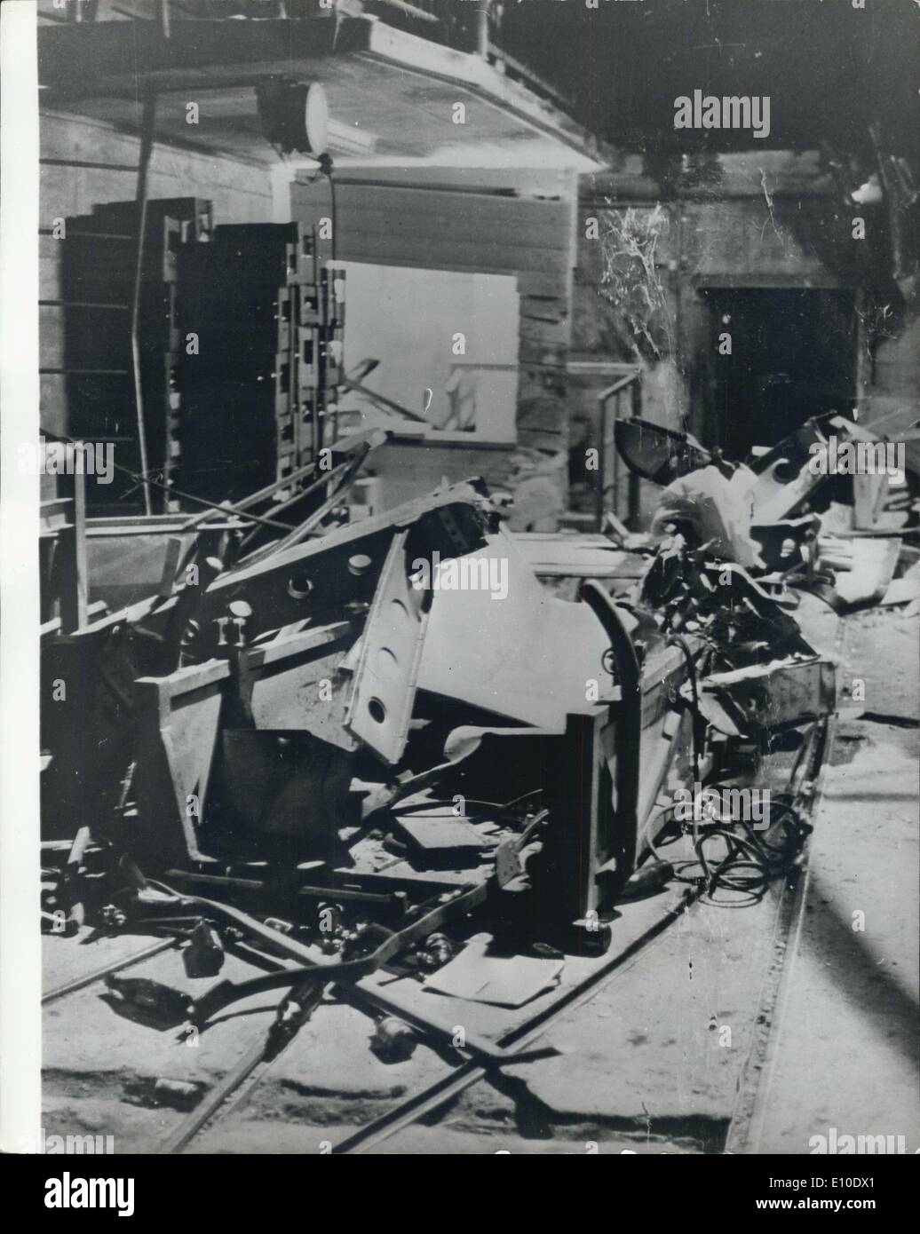 12 killed in cable car crash hi-res stock photography and images - Alamy