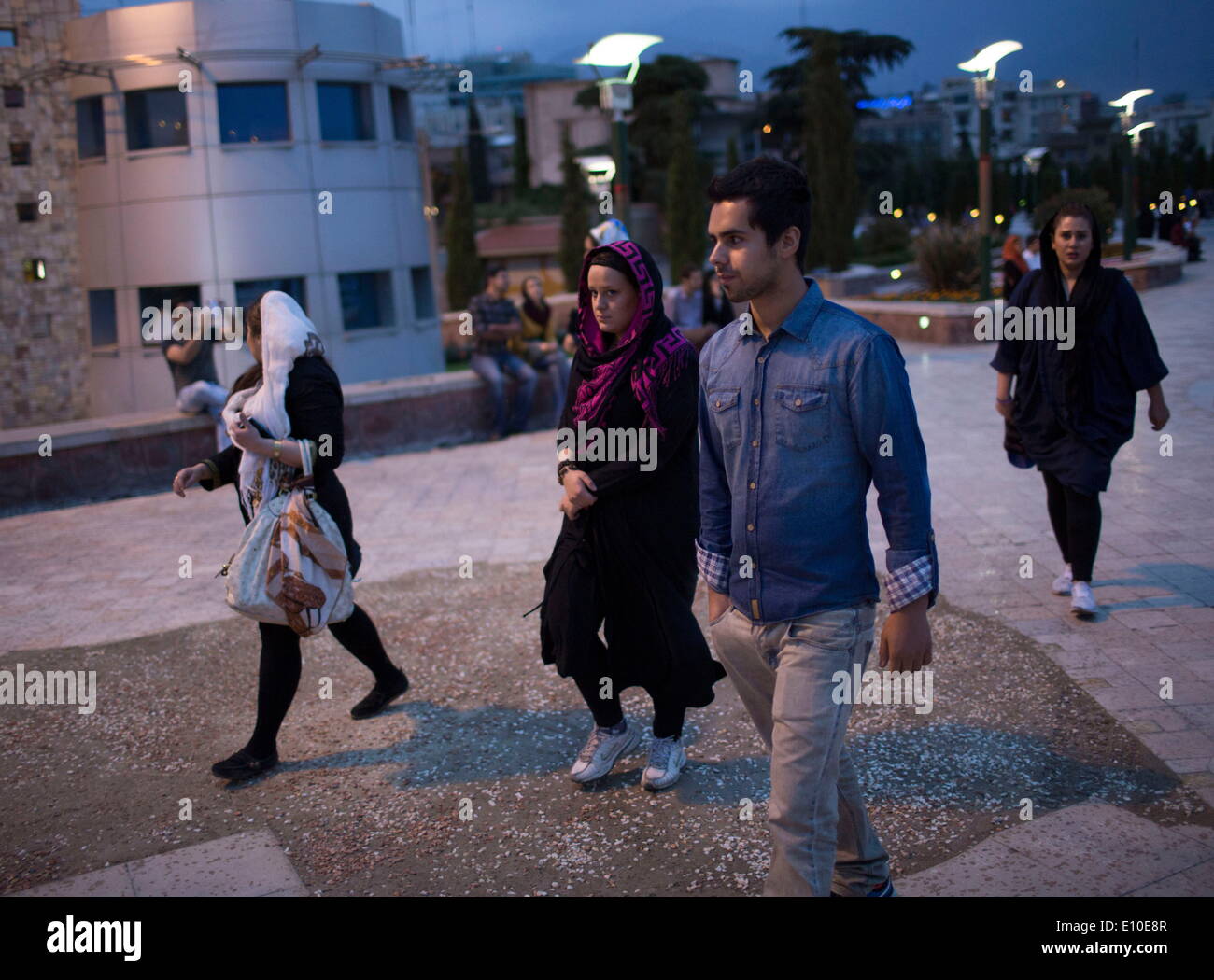 May 20, 2014 - Tehran, Iran - An Iranian couple walk in the Water and ...
