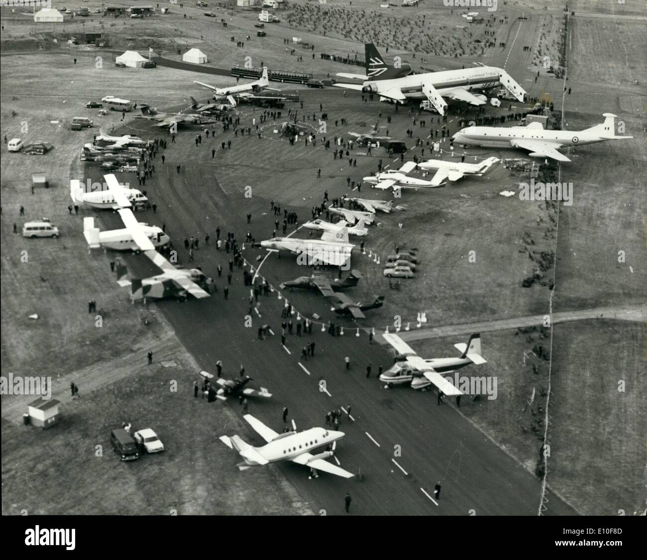 Aerial view of farnborough hi-res stock photography and images - Alamy