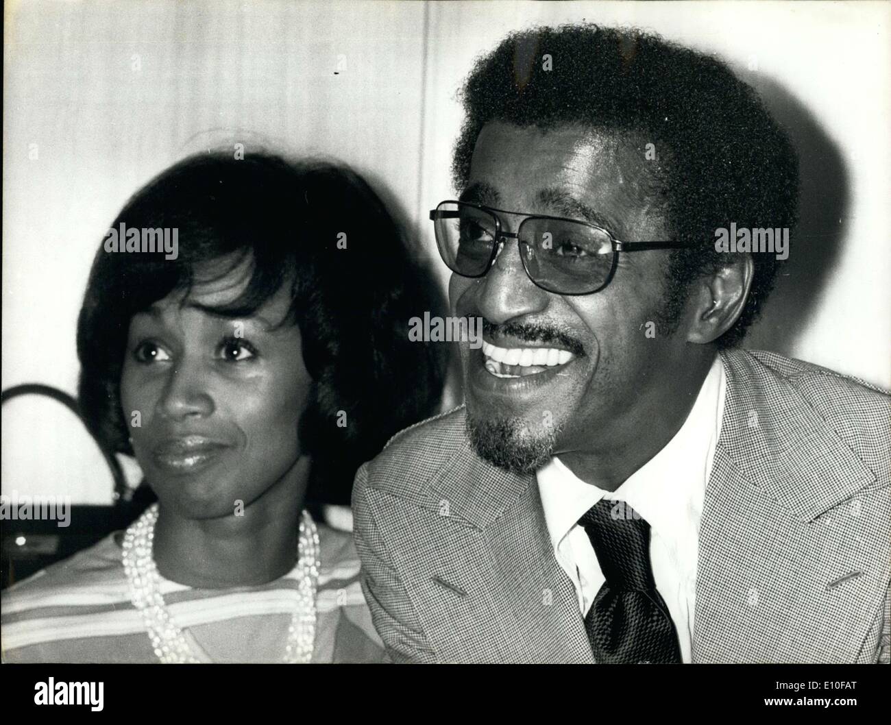 Wife of sammy davis jr hi-res stock photography and images - Alamy