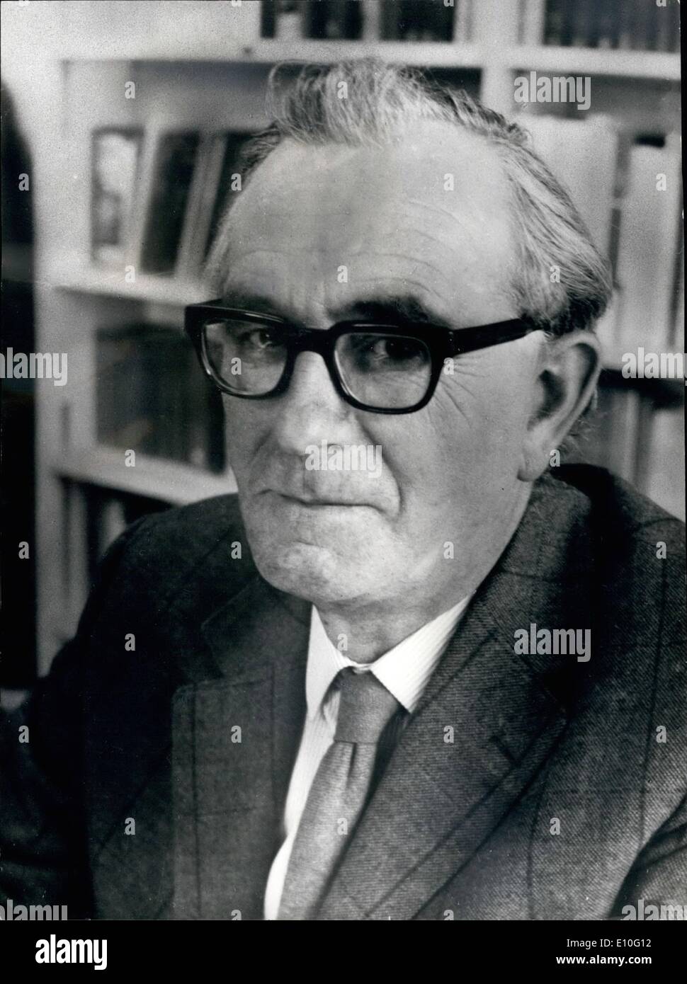 Oct. 10, 1972 - Nobel Prize for Briton: Photo shows Dr.R.Porter, of ...