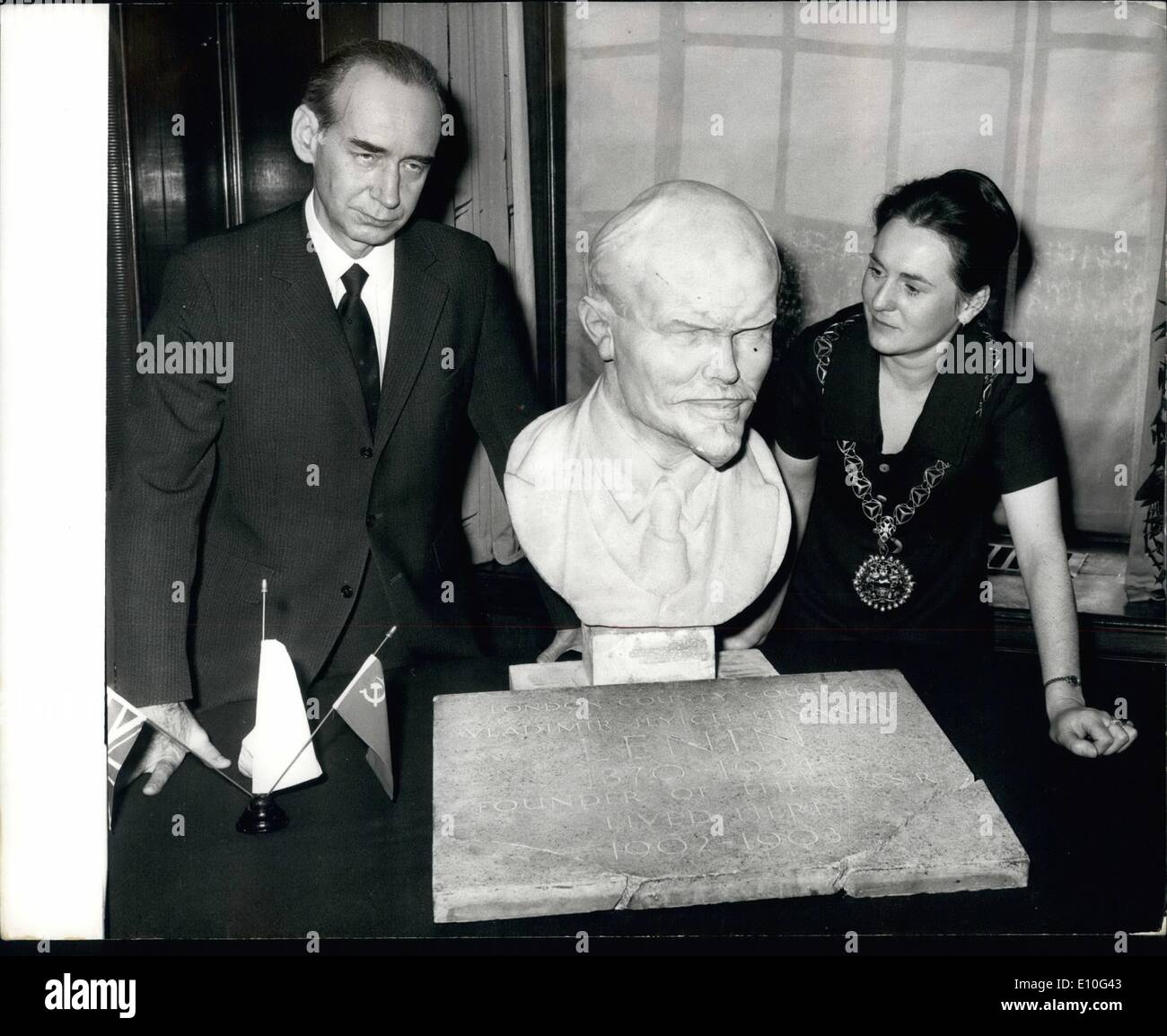 Russian ambassador receives lenin plaque hi-res stock photography and ...