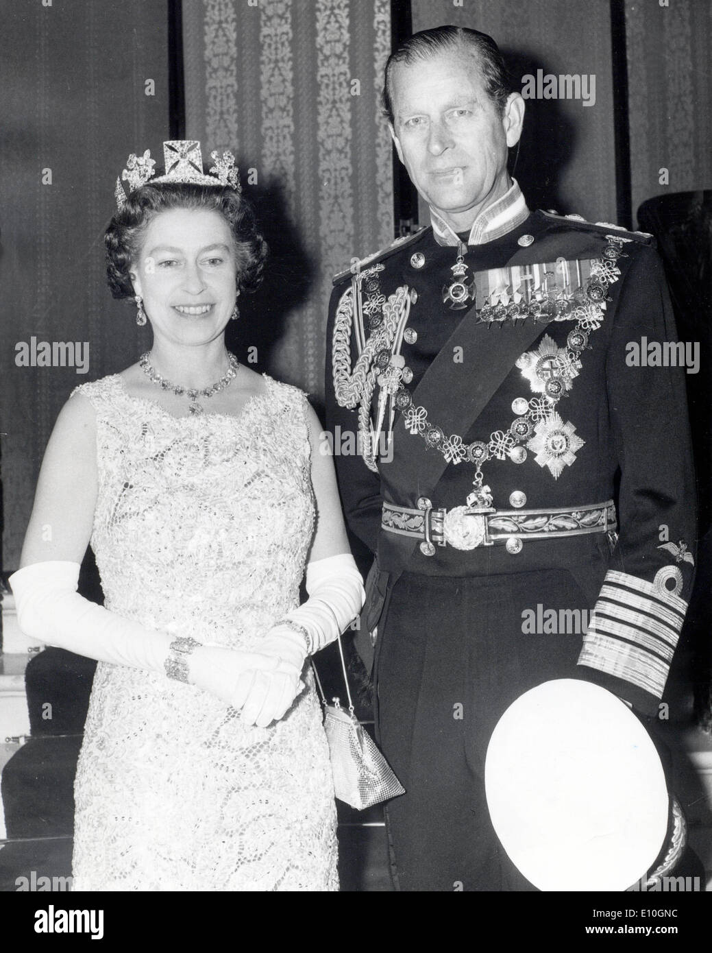 Queen elizabeth ii evening dress hi-res stock photography and images ...
