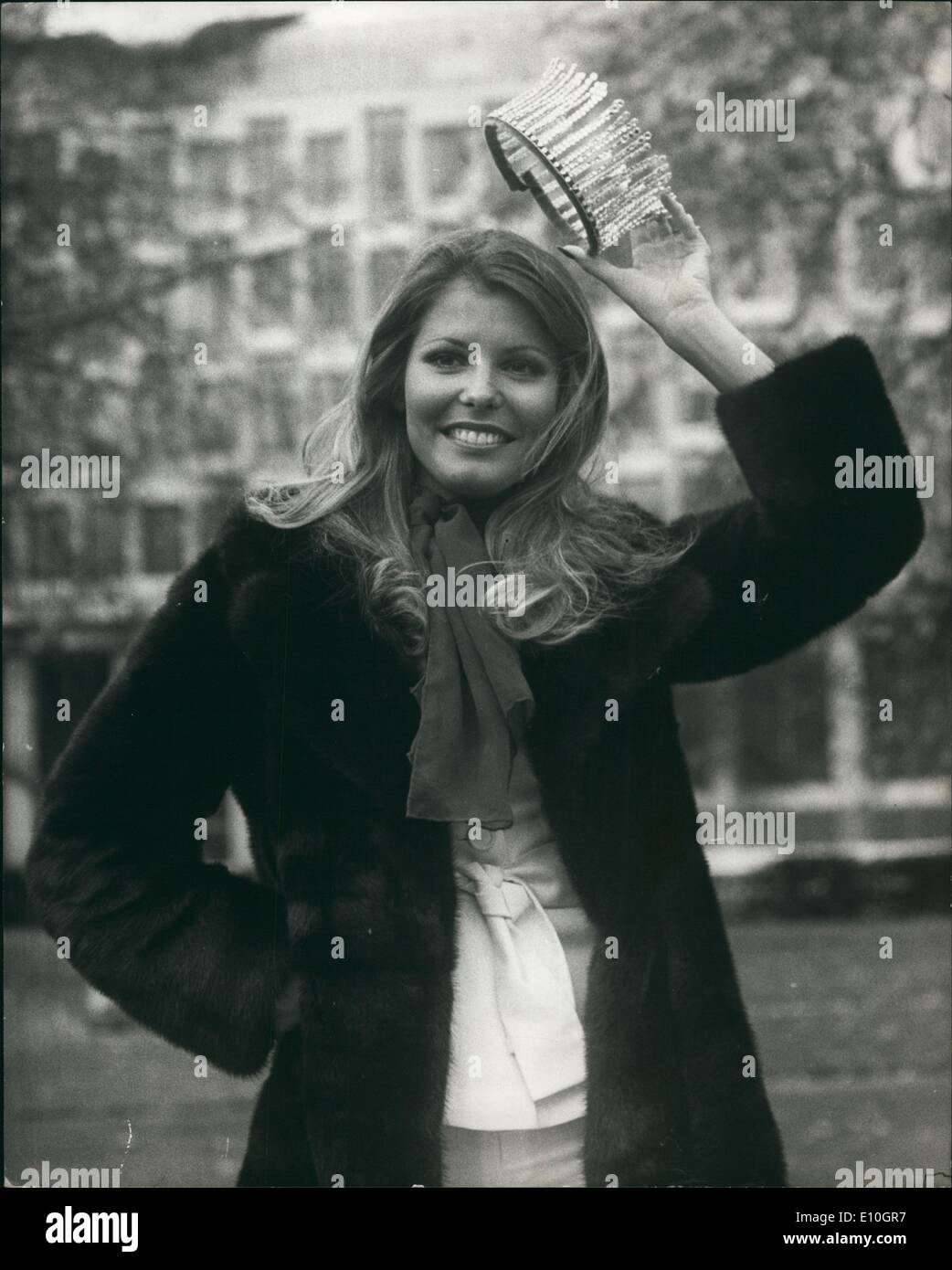 Nov. 11, 1972 - Miss United States Celebrates her first day's reign as ...
