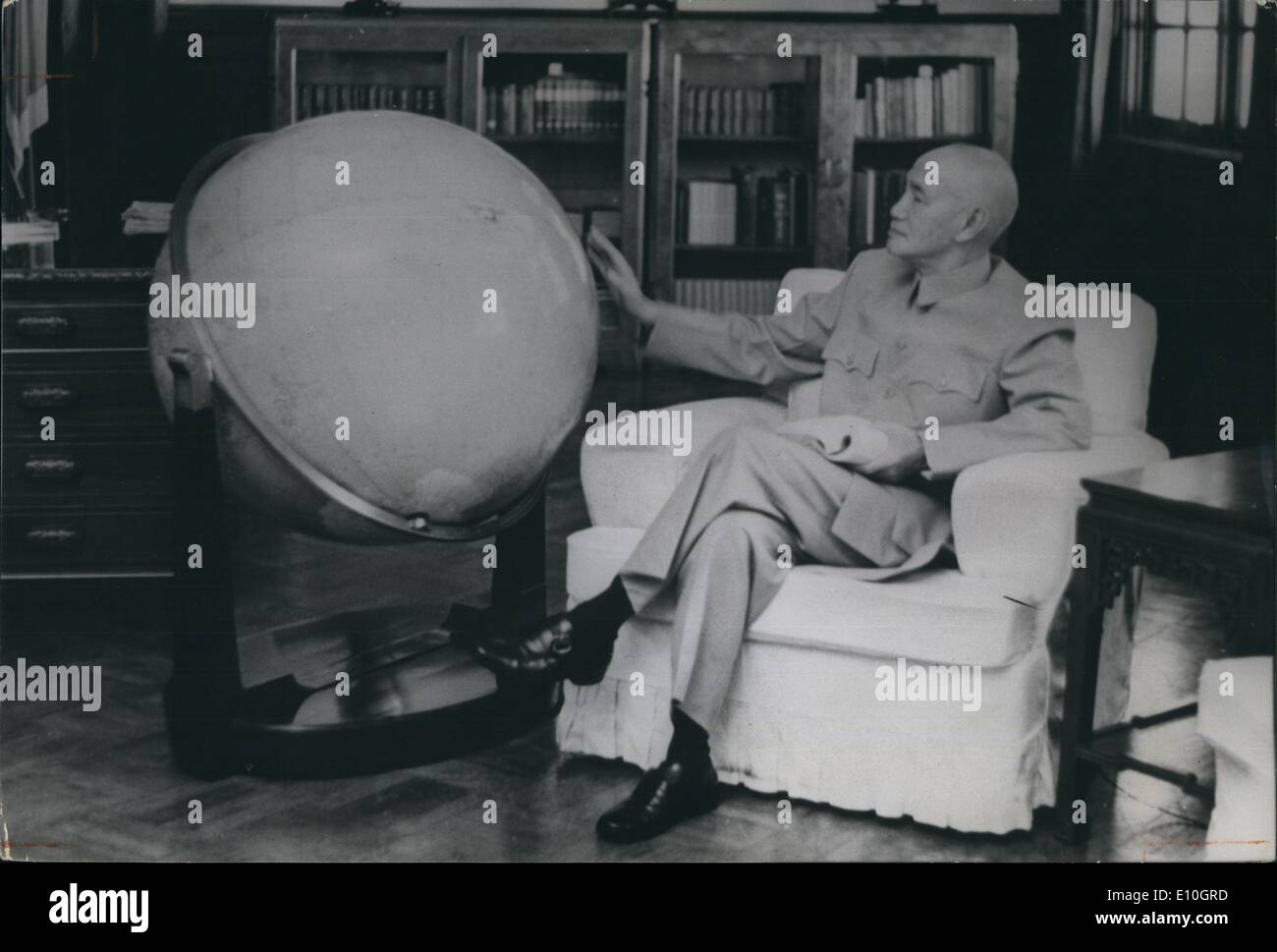 Nov. 11, 1972 - General Issimo Chiang takes a new look at the world ...