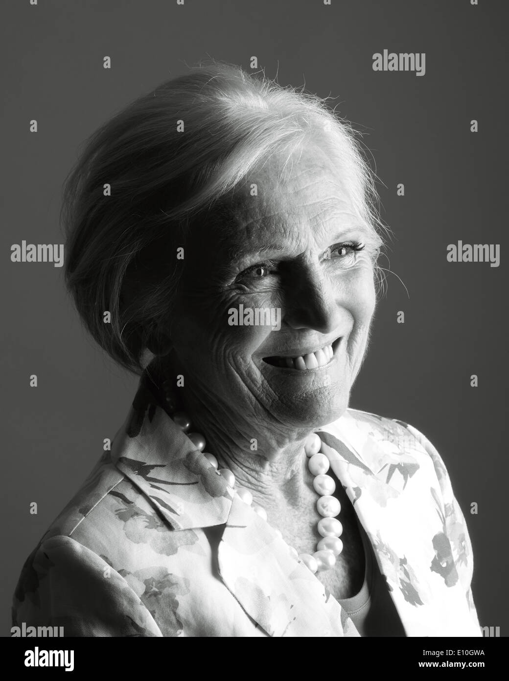 Mary berry cook and presenter hi-res stock photography and images - Alamy