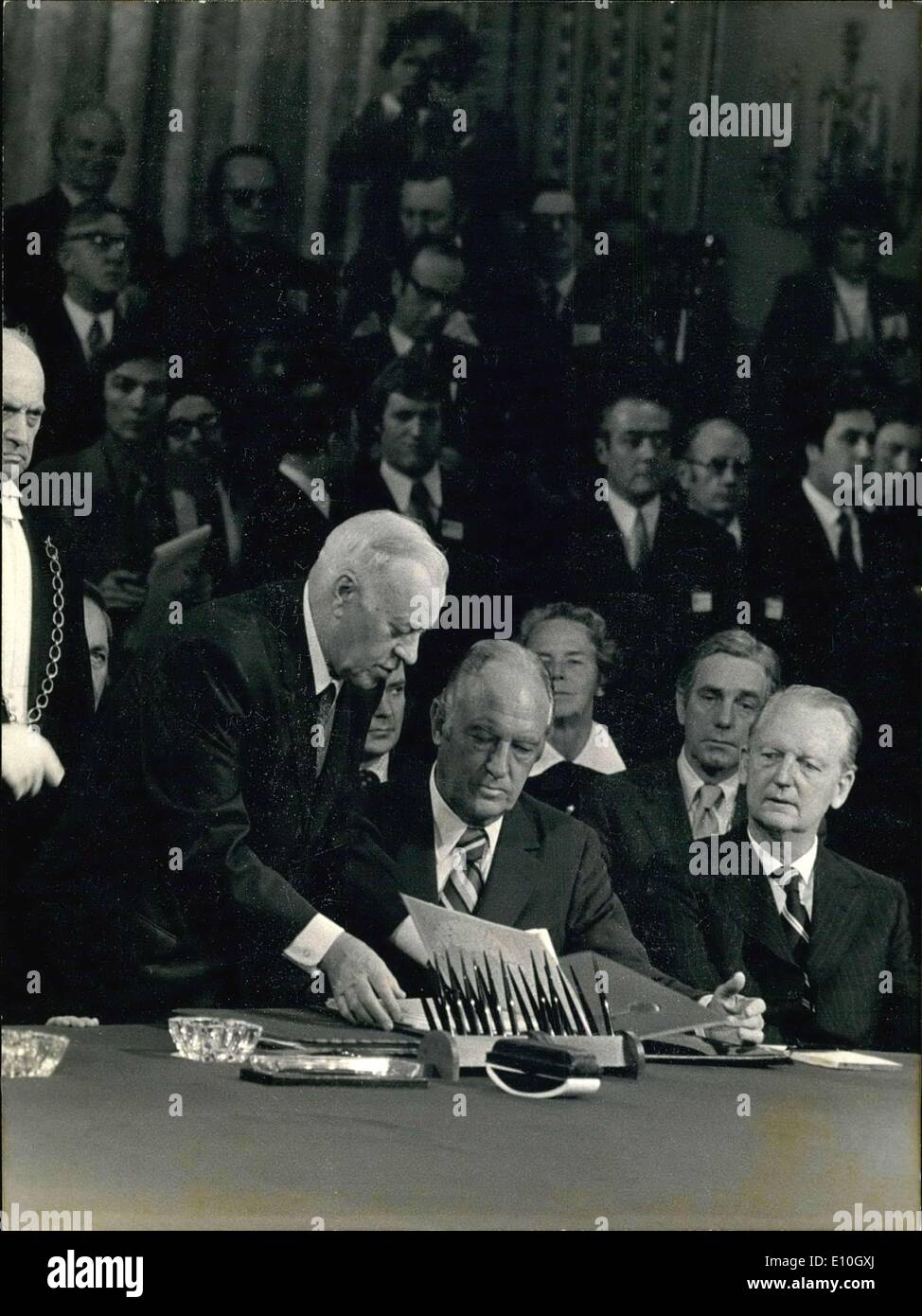 Paris peace accords hi-res stock photography and images - Alamy