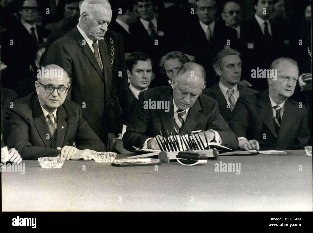 International vietnam conference hi-res stock photography and images ...