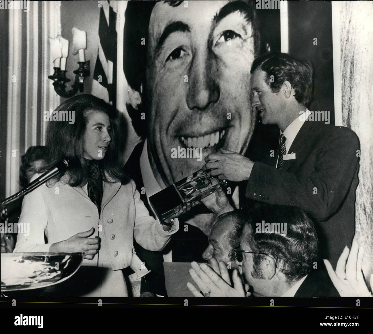 Nov. 11, 1972 - Princess Anne presents Richard Meade team Award at ...