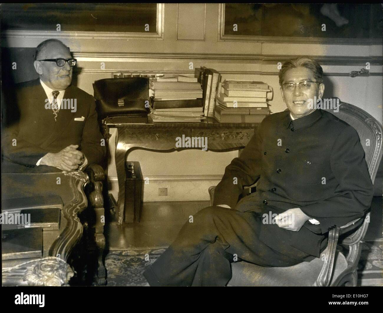 Nov. 18, 1972 - Foreign Ministers: Maurice Schumann with Chiao Kuan-Hua ...