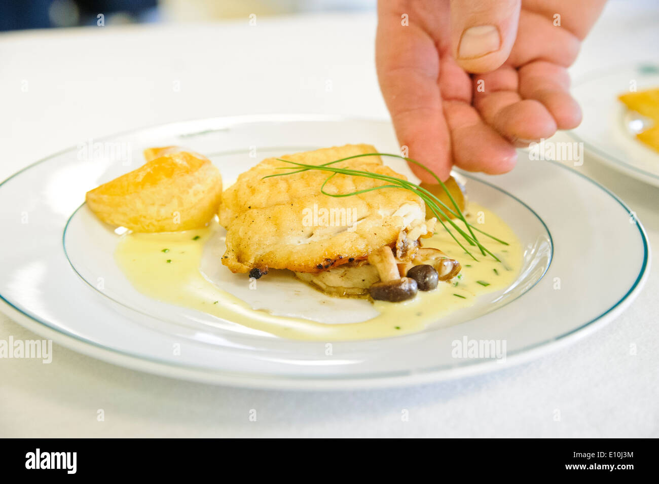 finishing a plate of food Stock Photo - Alamy