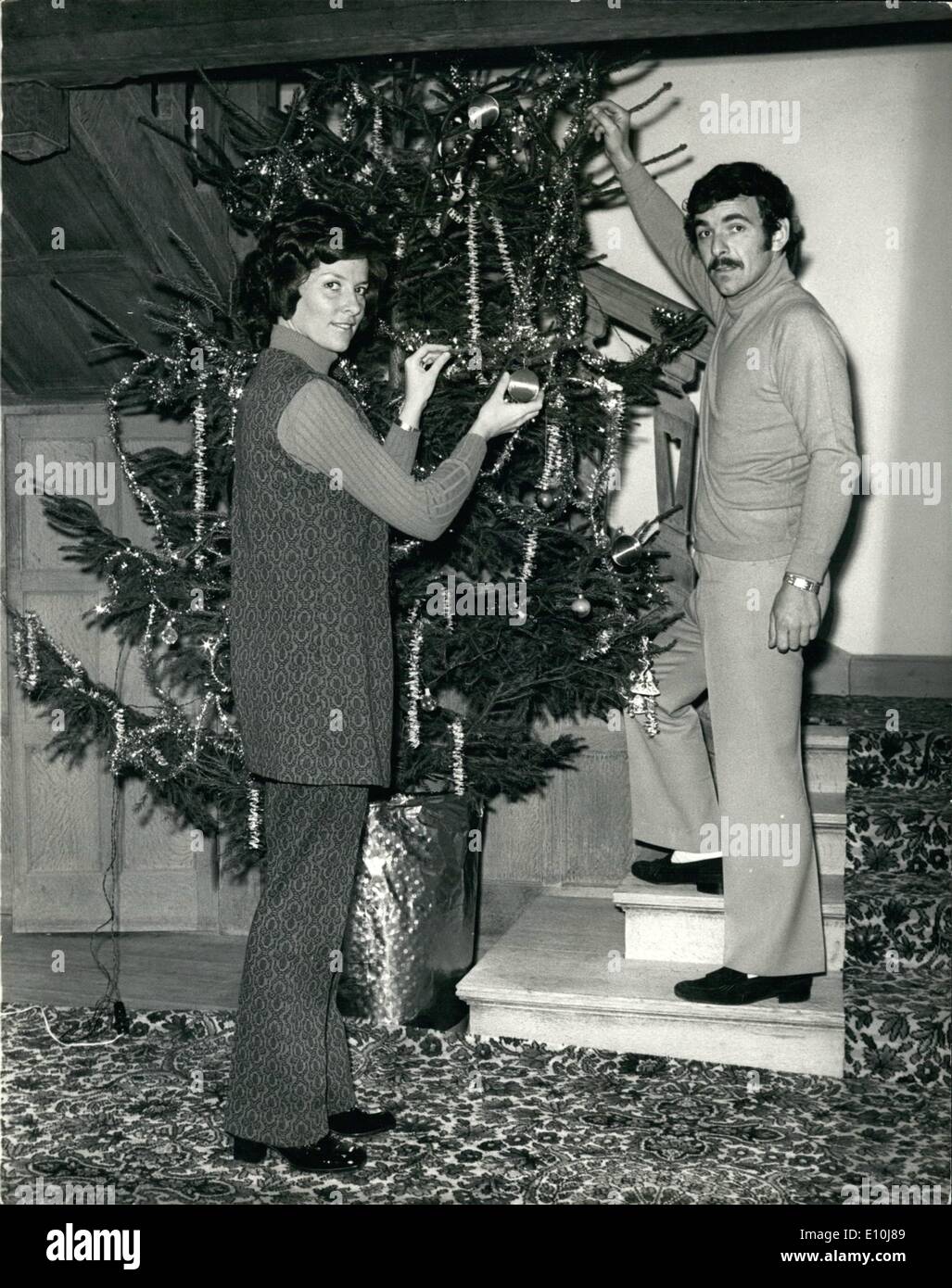 Dec. 12, 1972 - Ace Golfer Tony Jacklin Spends Christmas With His ...