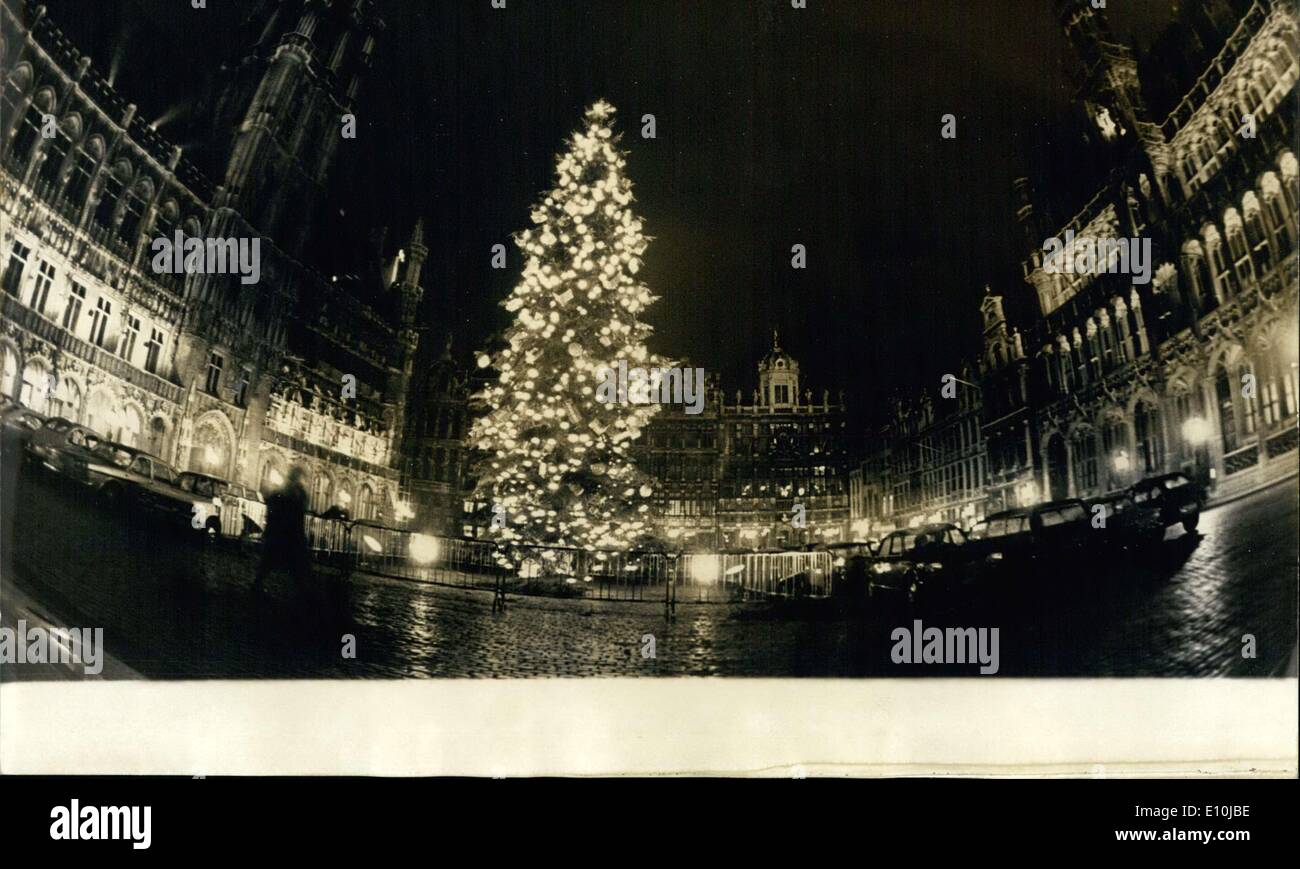 Dec. 23, 1972 - Christmas tree light display at Grand Palave of ...