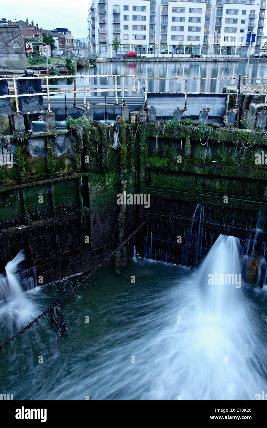 Dublin grand canal lock hi-res stock photography and images - Alamy