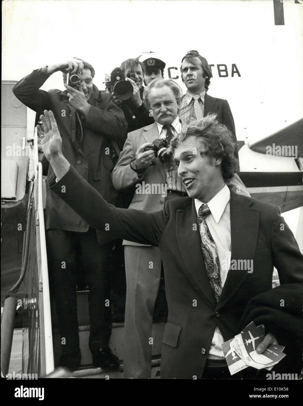 May 04, 1973 - Rhodesian Journalist Peter Niesewand Arrives In London ...