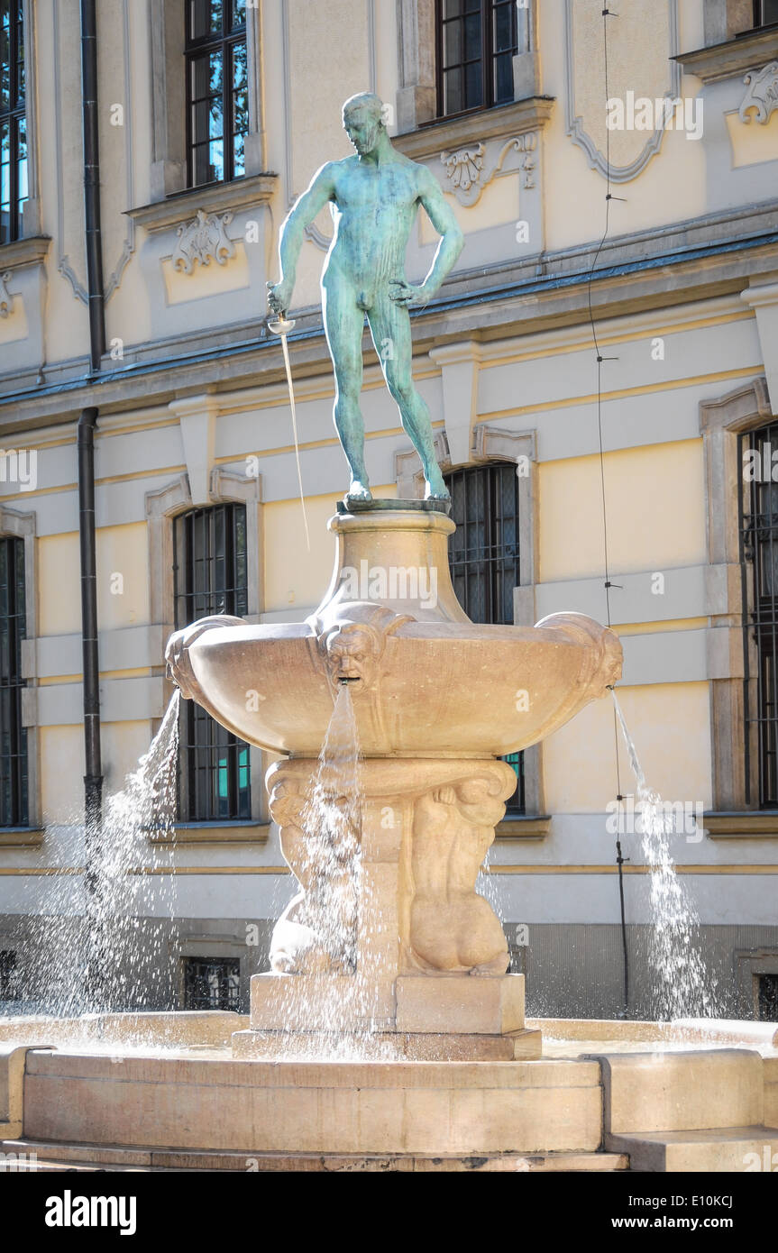 Statue sword hi-res stock photography and images - Alamy