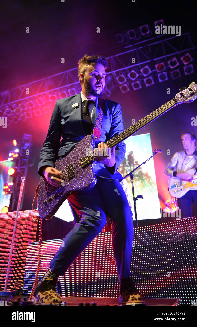May 19, 2014 - Norfolk, Virginia, U.S. - Bassist BRANDEN CAMPBELL of ...