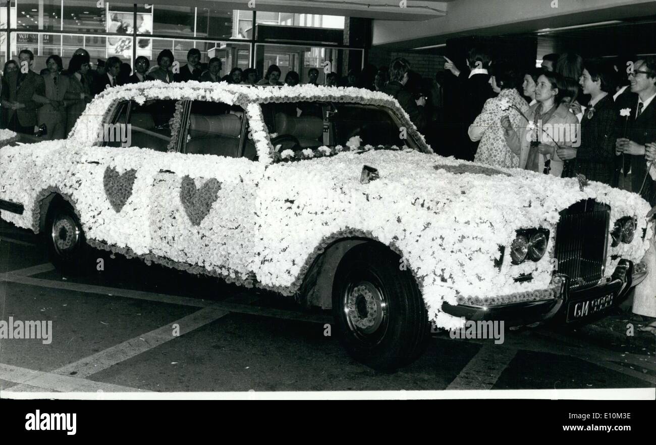 Jun. 06, 1973 - Flower - Bedecked rolls Royce For Guru.: A flower ...