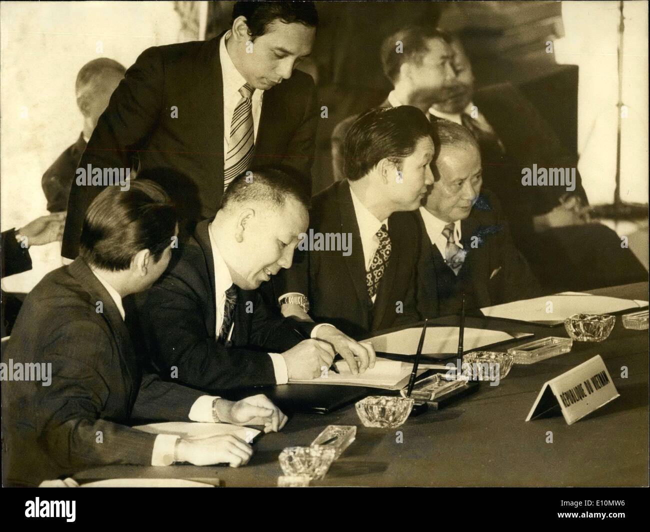 Paris peace accord vietnam 1973 hi-res stock photography and images - Alamy