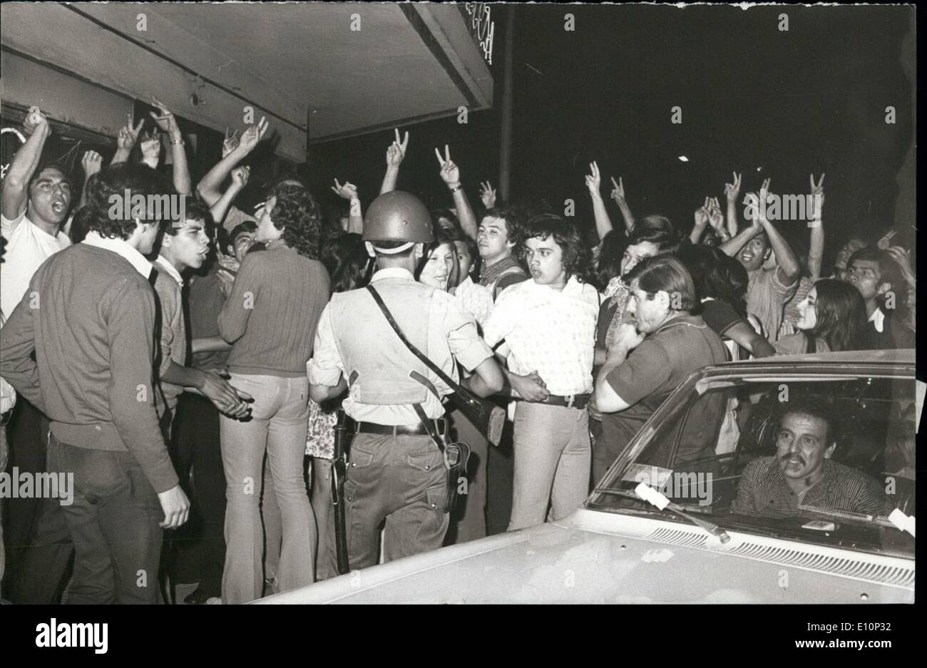 Nov. 11, 1973 - Argentina elections: One of the many queues of voters ...