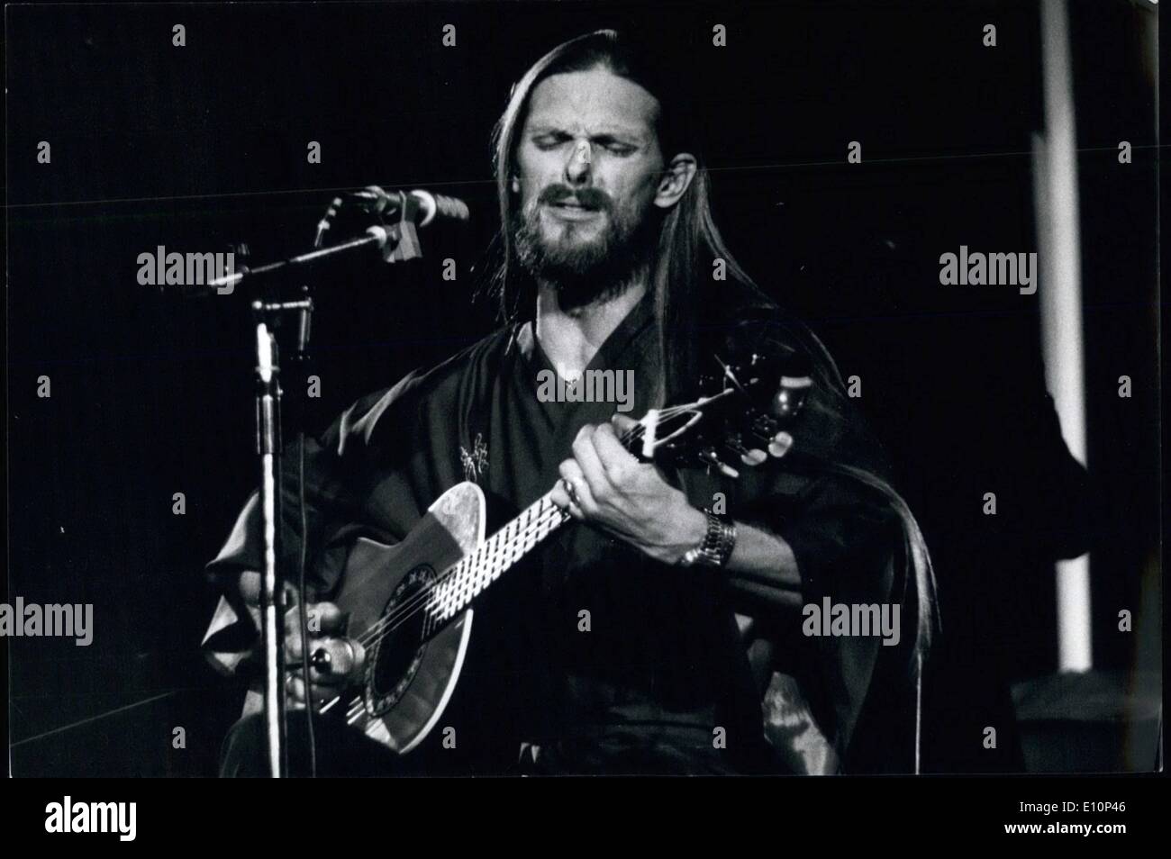 World popular song festival hi-res stock photography and images - Alamy