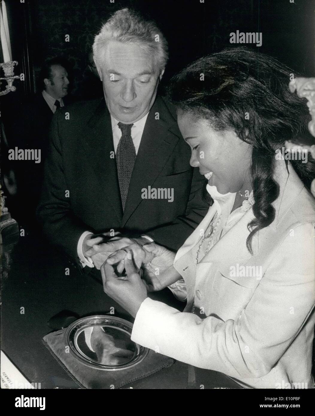 Nov. 11, 1973 - Actor Peter Finch Marries His Jamaican girlfriend in ...