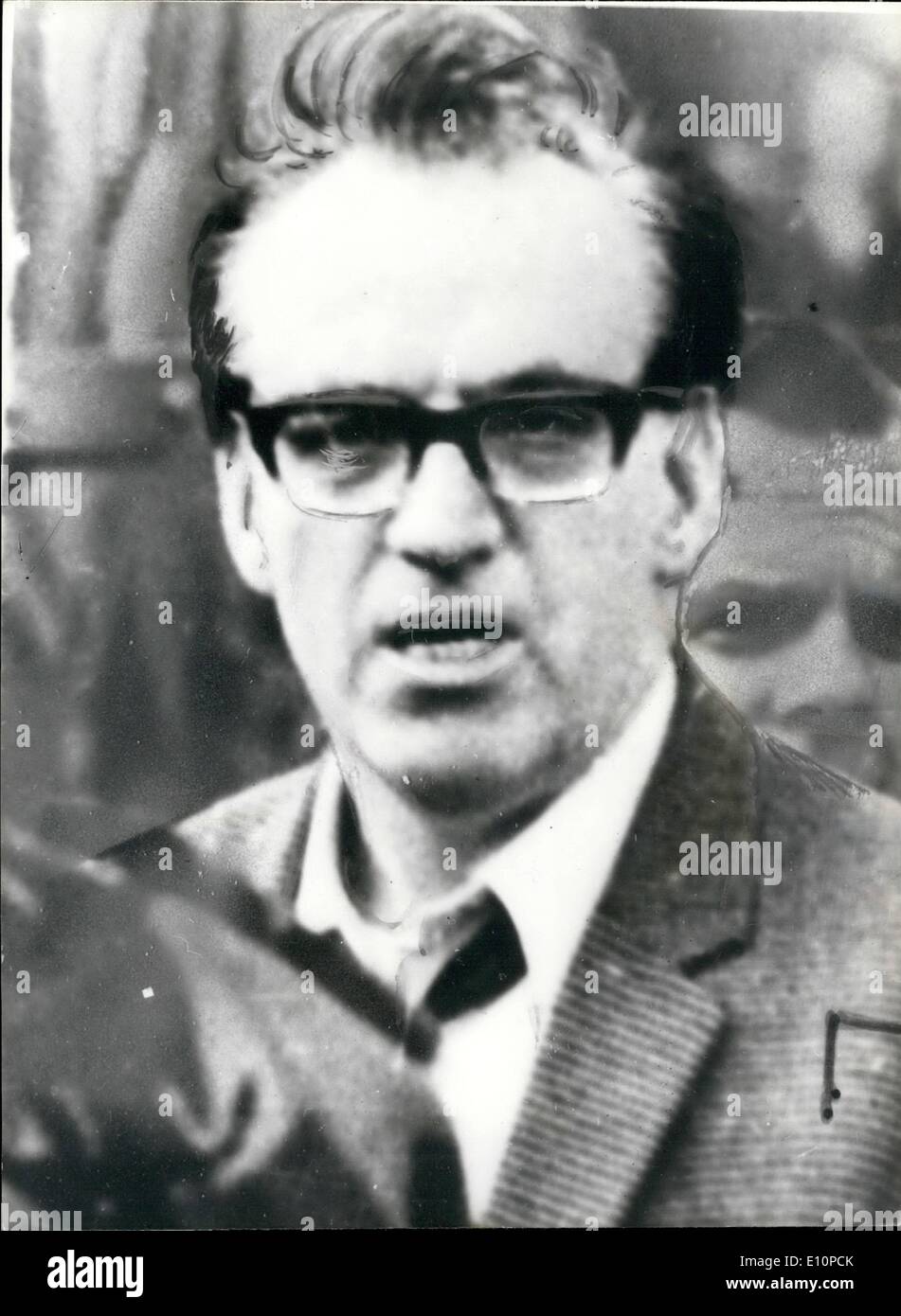 Masked ira man hi-res stock photography and images - Alamy