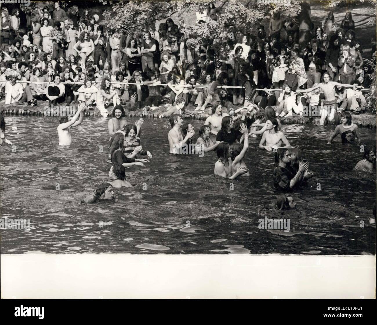 Crystal palace bowl hi-res stock photography and images - Alamy