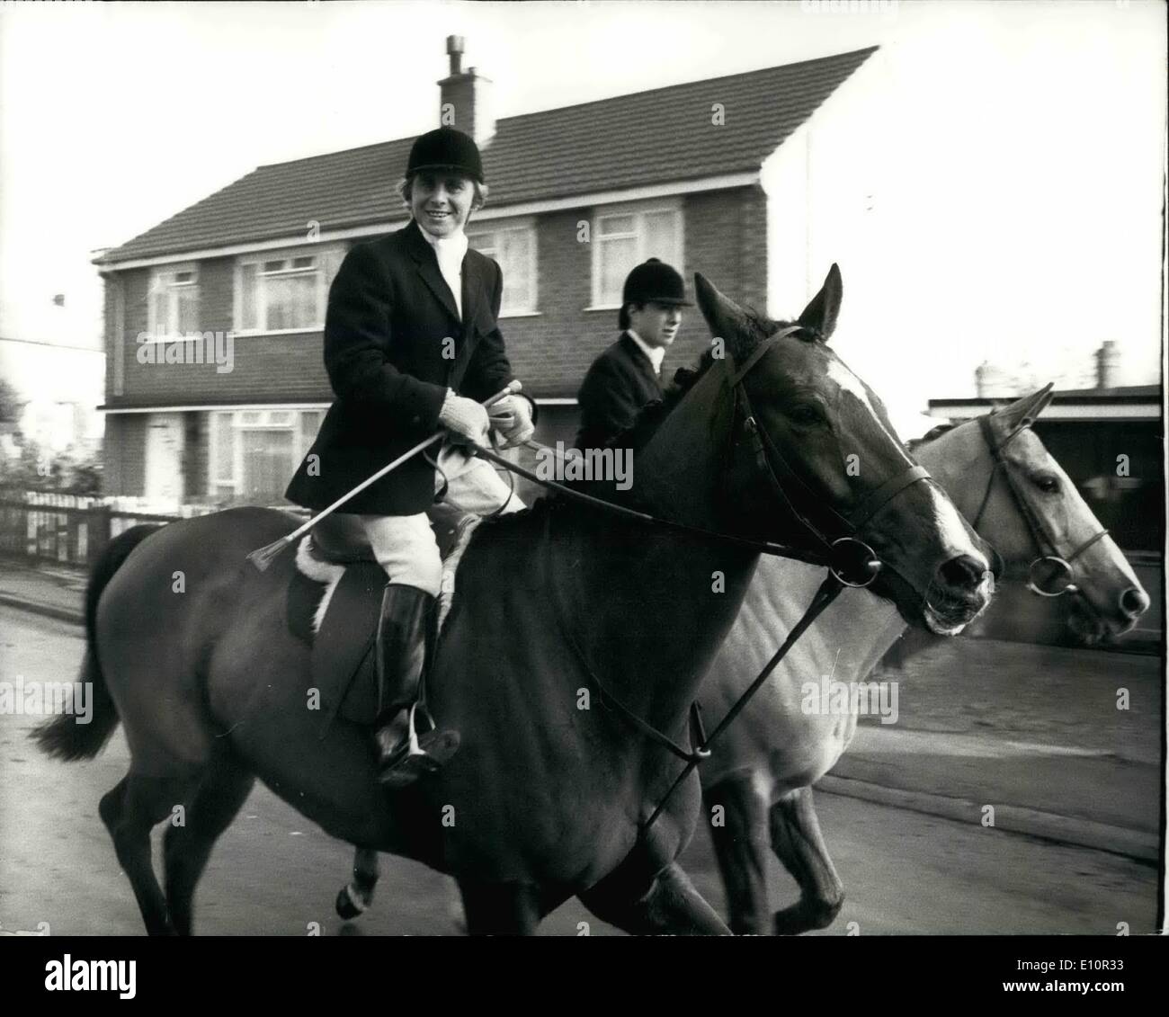 Flat racing jockey hi-res stock photography and images - Alamy