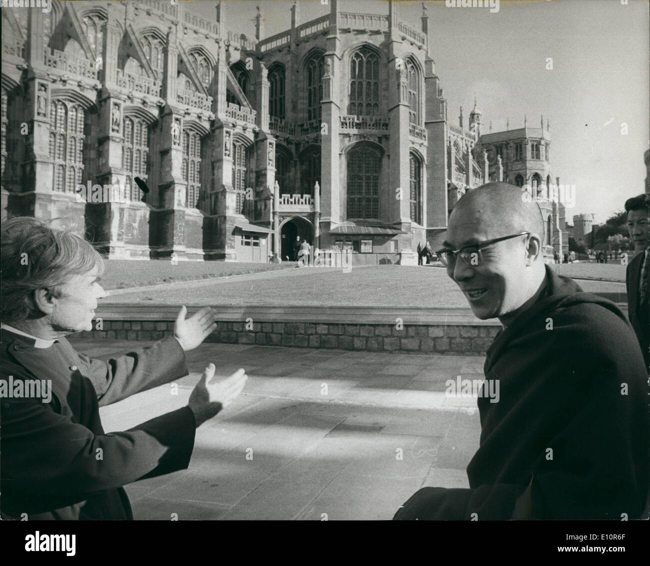 Windsor he shown round windsor castle canon stephen verney hi-res stock ...
