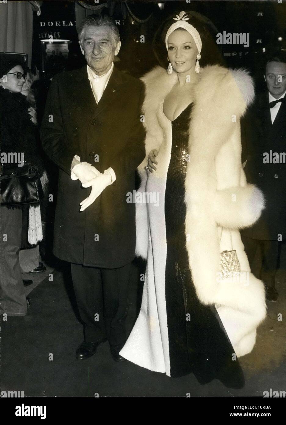 Past and review hi-res stock photography and images - Alamy