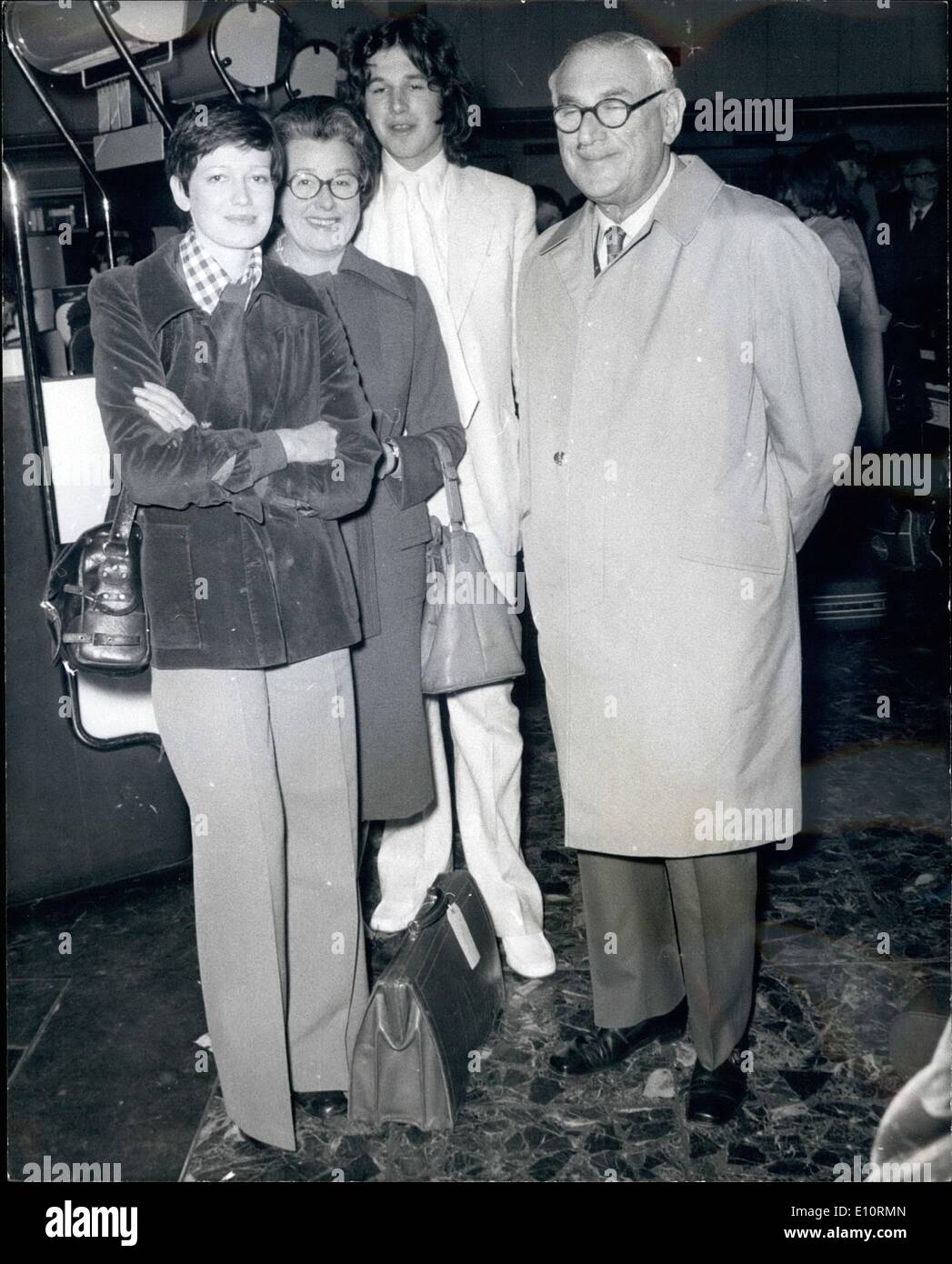 Mr sieff files off to sun hi-res stock photography and images - Alamy