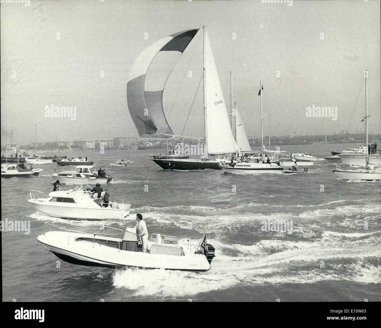 Apr. 04, 1974 - Great Britain 11 arrives at Portsmouth: Chay Blyth and ...