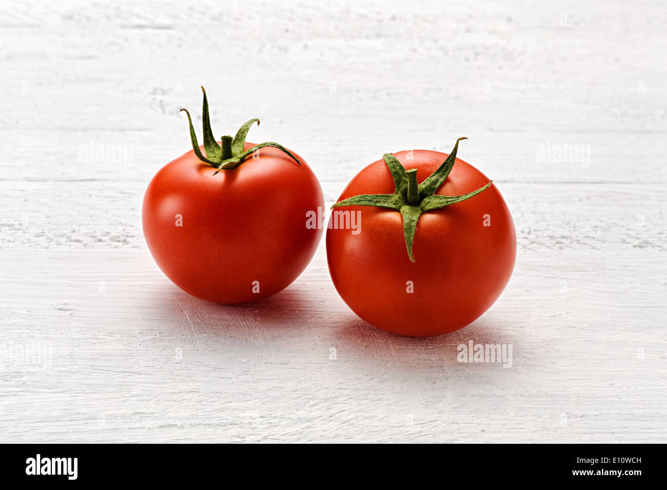 Two whole tomato hi-res stock photography and images - Alamy