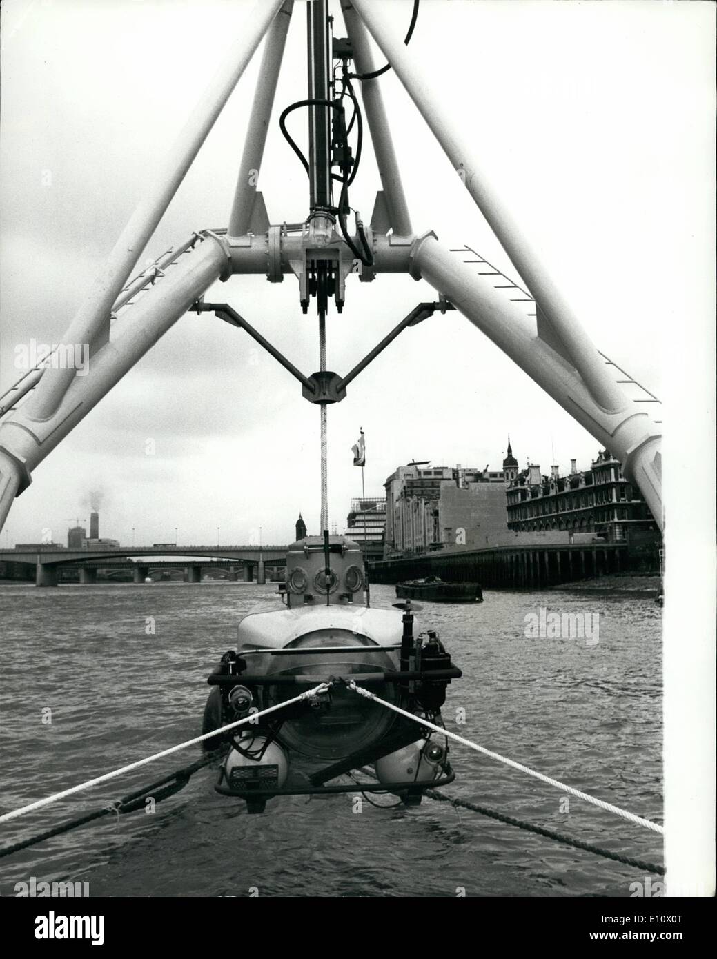 May 05, 1974 - Mini-sub Demonstrated In Pool Of London- The submarine ...