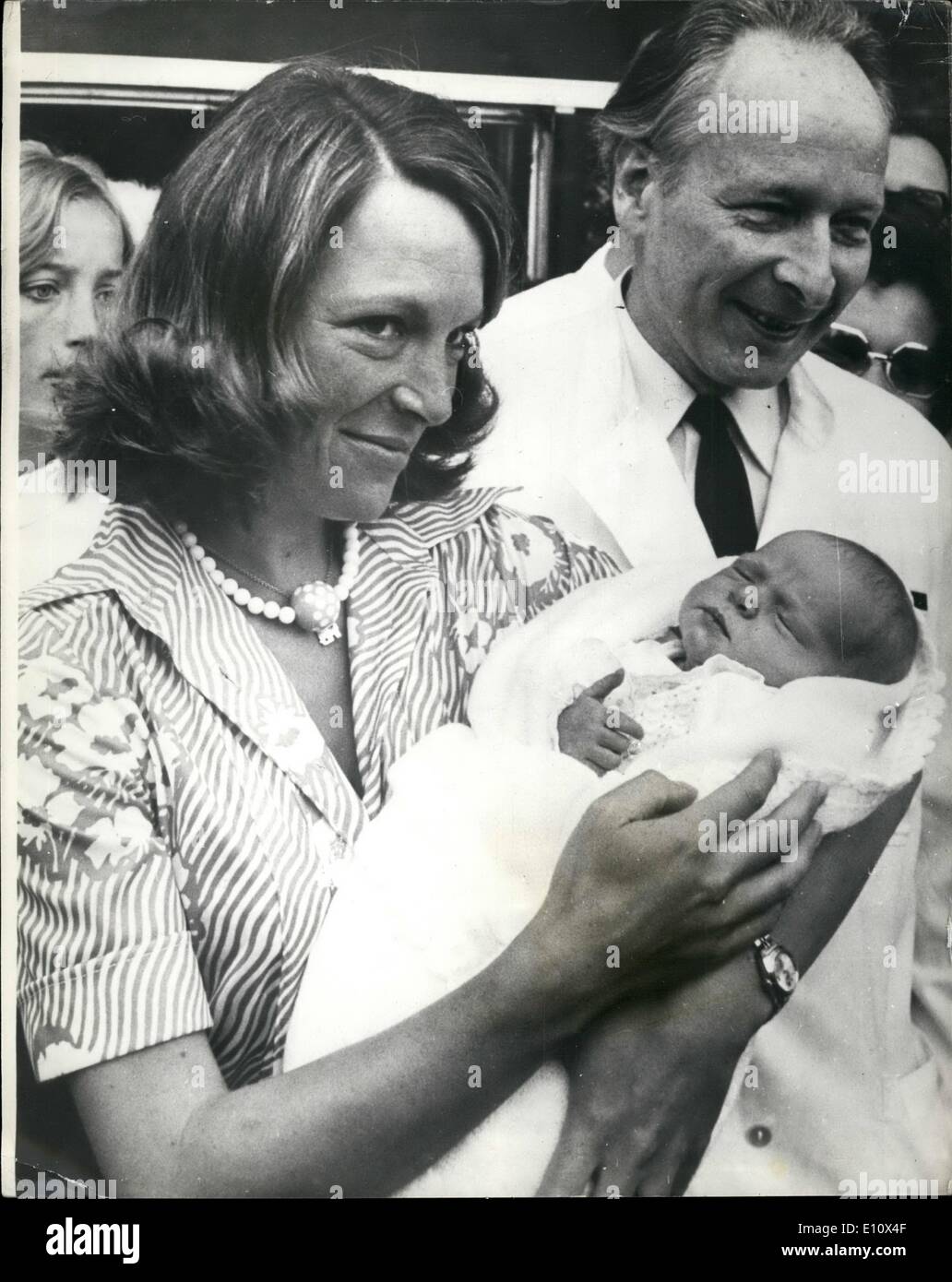 Princess irene baby daughter leave hospital hi-res stock photography ...