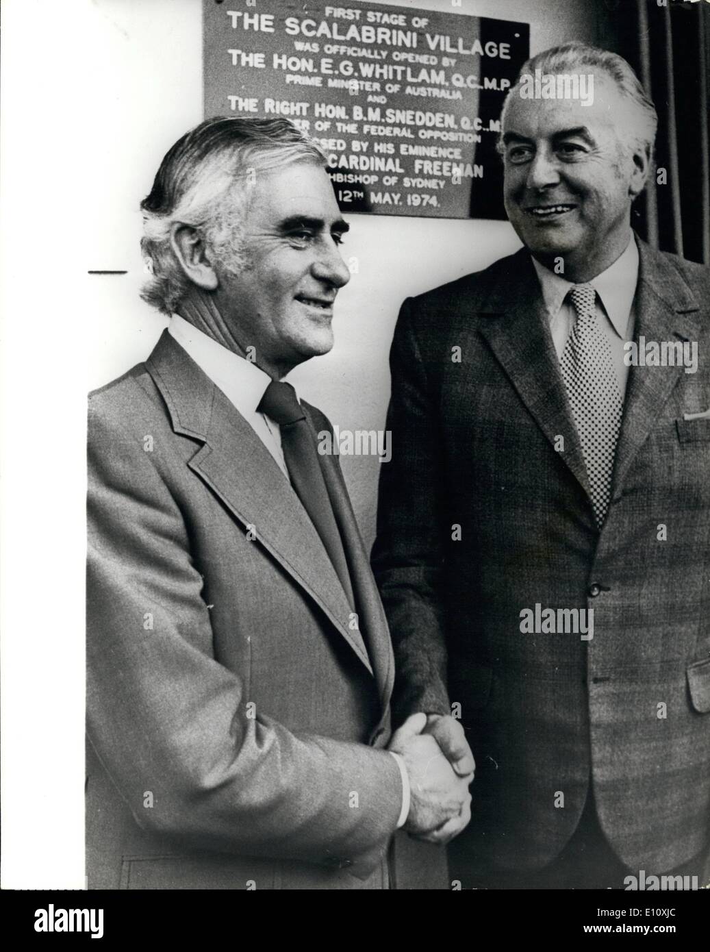 Gough whitlam 1974 hi-res stock photography and images - Alamy