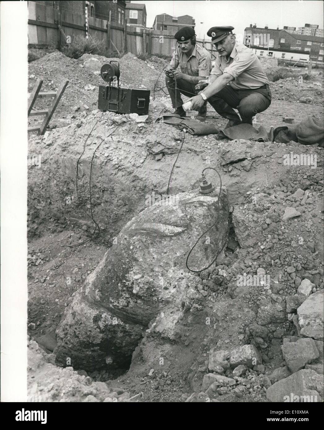 Aug. 08, 1974 - Huge World War II Bomb Unearthed.: 2,000 people were ...