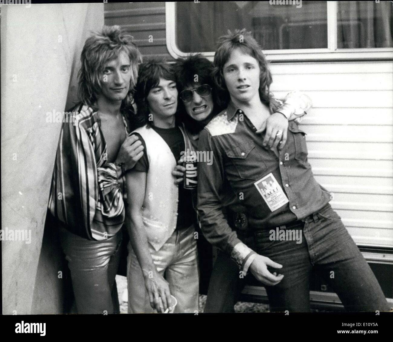 1974 rod stewart and the band hi-res stock photography and images - Alamy