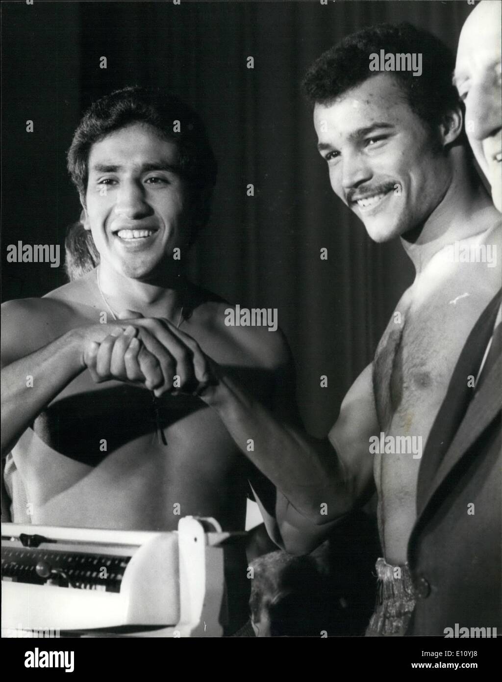 Oct 10 1974 weigh in for tonighta a hi-res stock photography and images ...