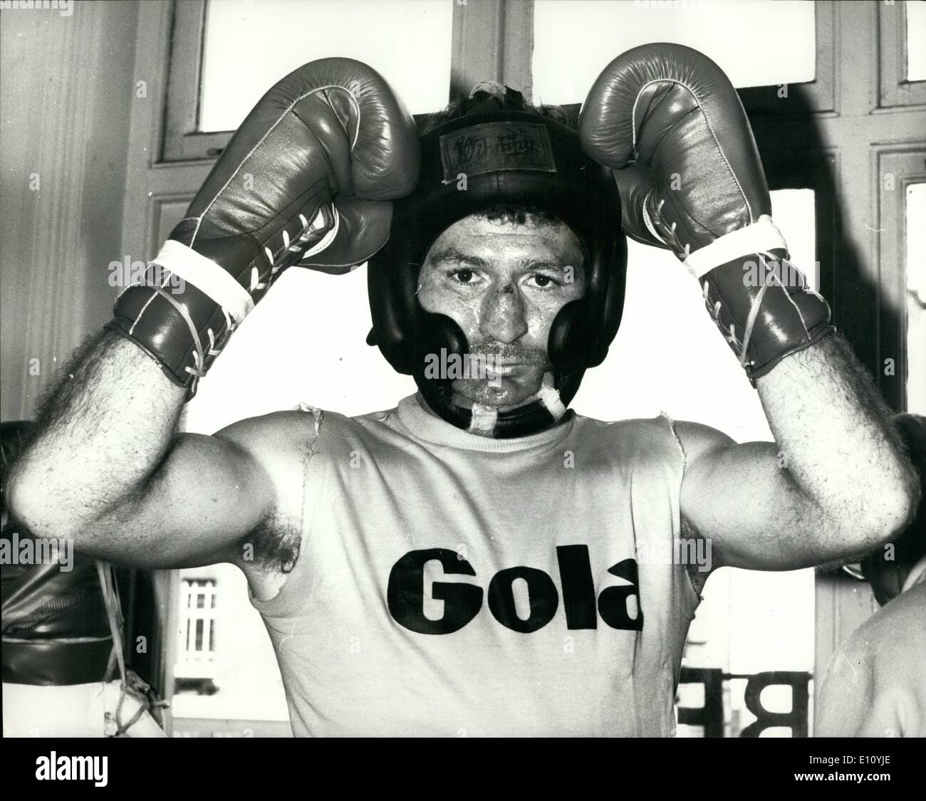 Oct. 10, 1974 - Ernie Lopez to meet John Stracey. Picture Shows: Ernie ...